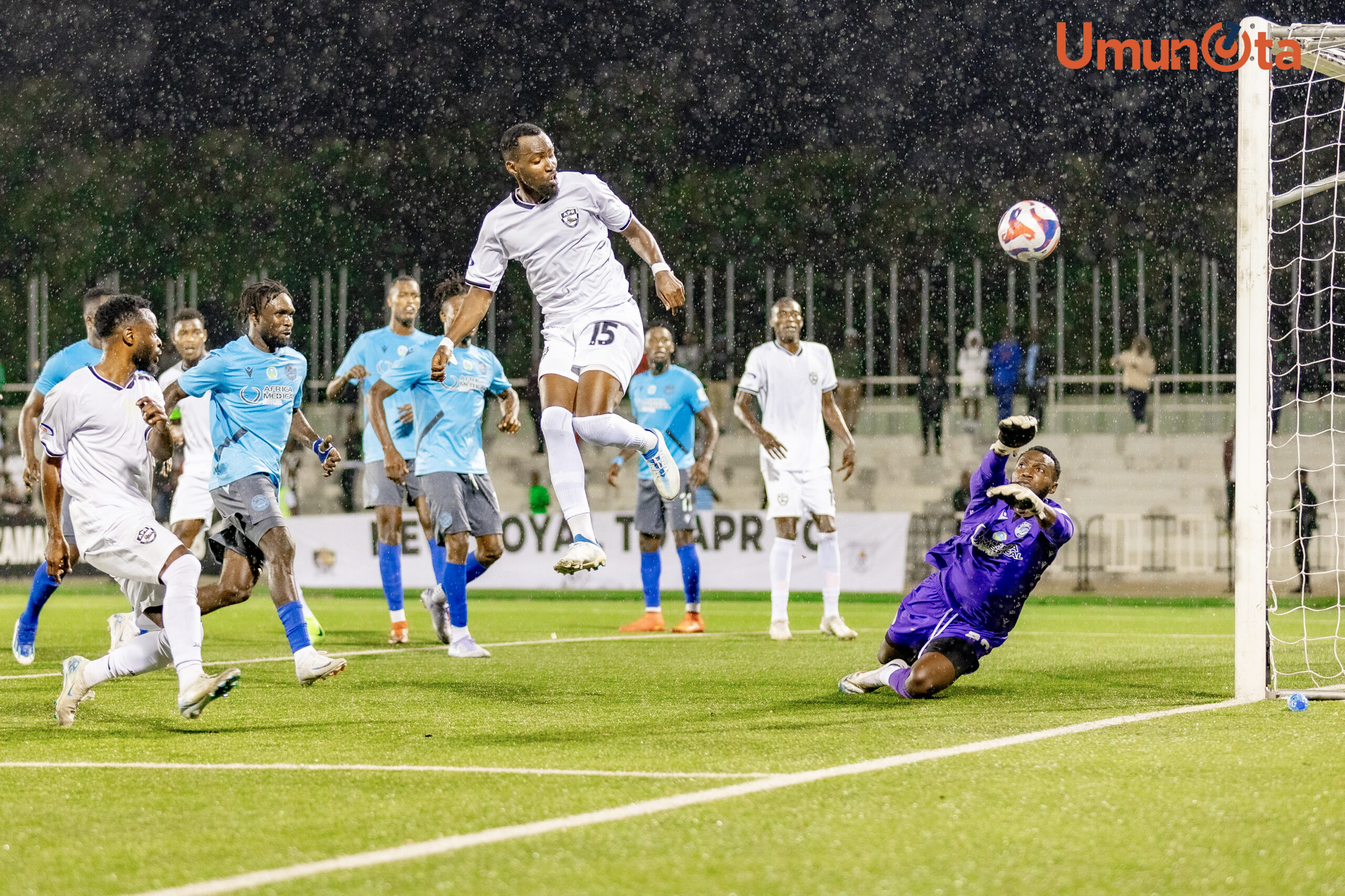 Mu mvura y'amahindu Niyigena Clement atanze APR FC ku kiranguzo