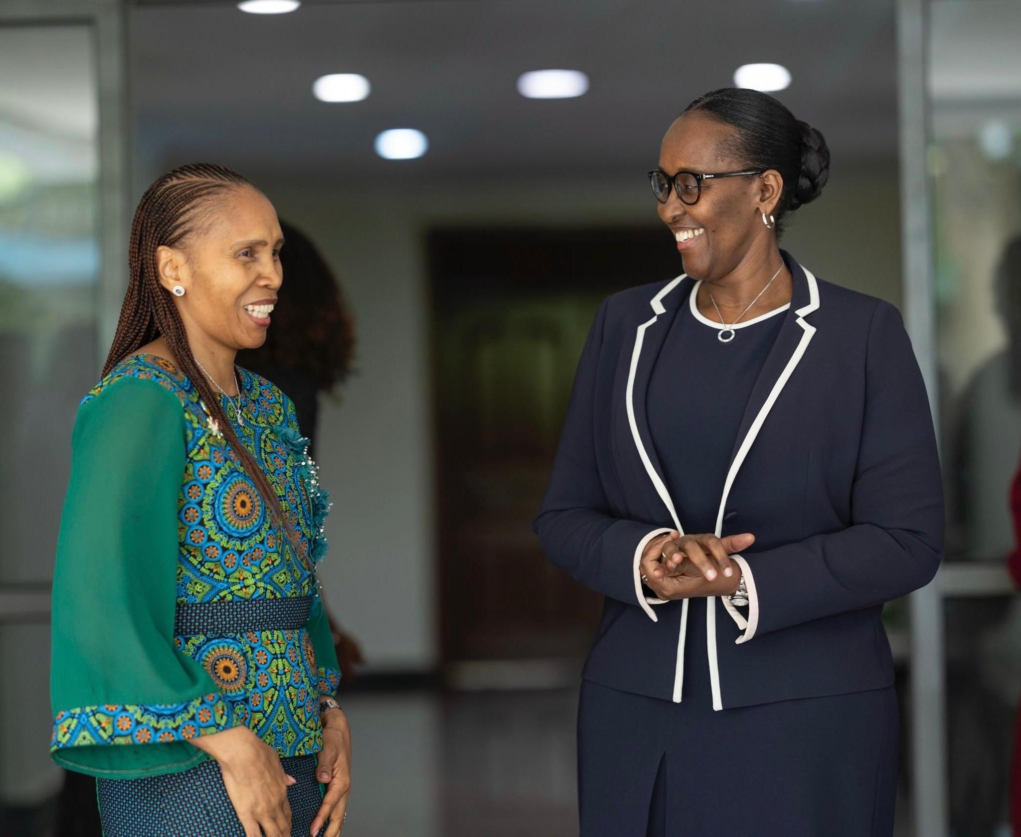 First Lady Mrs. Jeannette Kagame welcomes Queen Masenate Mohato of Lesotho