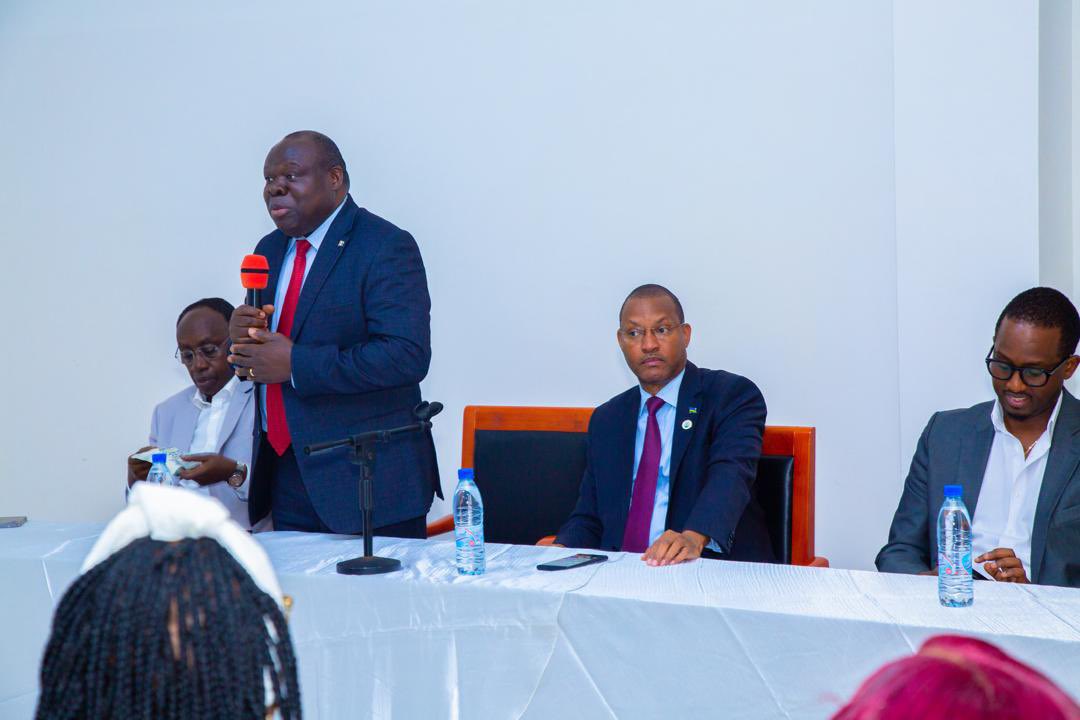 Amb. Bazivamo delivers President Kagame’s message to FPR Inkotanyi ...