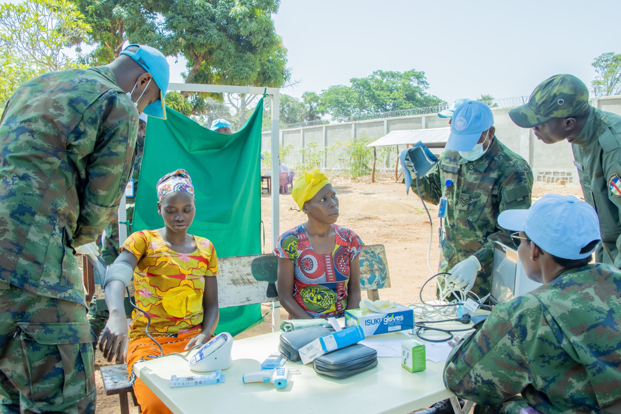Rwandan troops provide medical care to prisoners in Central African ...