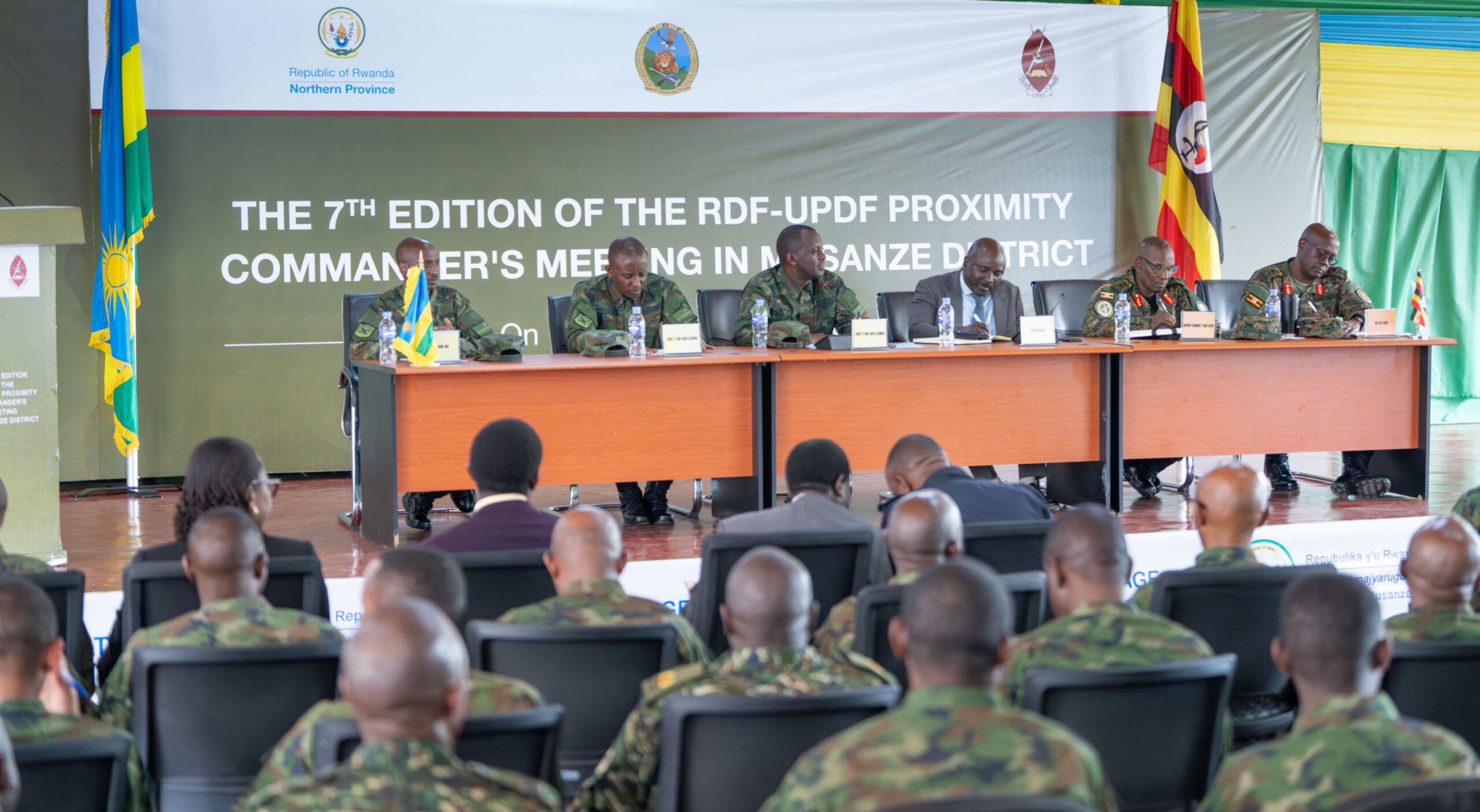 Ingabo z'u Rwanda n'iza Uganda zahuriye mu nama yiga ku mutekano wo ku ...