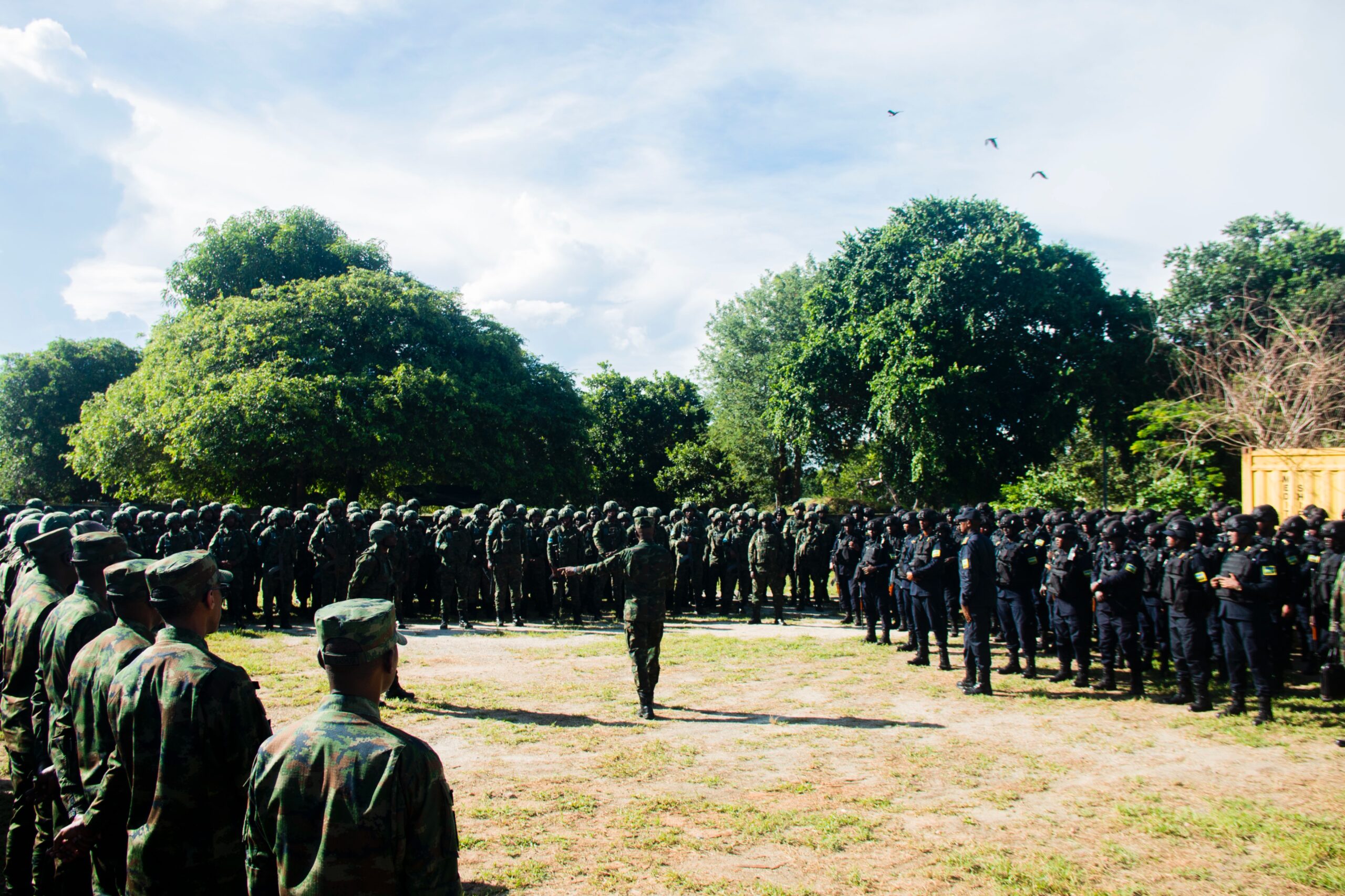 Maj Gen Nyakarundi visits Rwandan troops in Mozambique, reviews ...